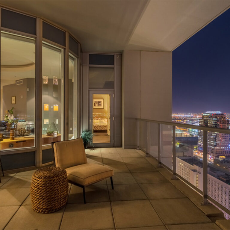 Photos of Our Phoenix Apartment Complex | 44 Monroe