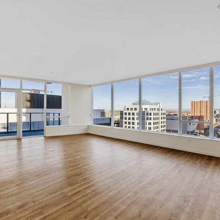 Photos of Our Phoenix Apartment Complex | 44 Monroe