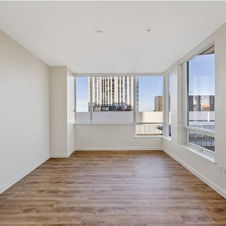Photos of Our Phoenix Apartment Complex | 44 Monroe