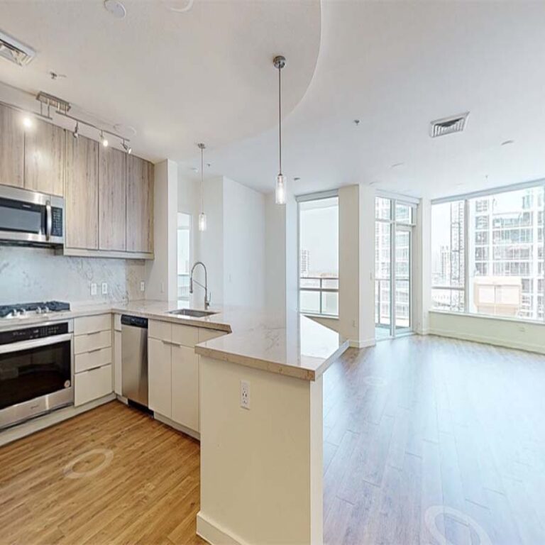 Virtual Tours of Our Phoenix Apartment Complex | 44 Monroe