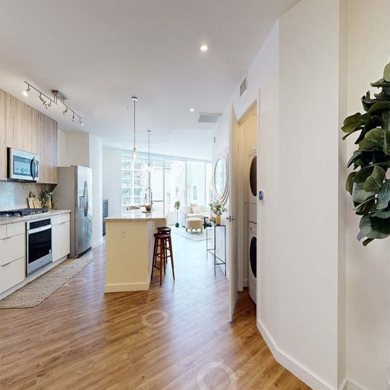 Virtual Tours of Our Phoenix Apartment Complex | 44 Monroe