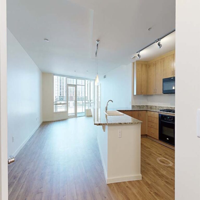 Virtual Tours of Our Phoenix Apartment Complex | 44 Monroe