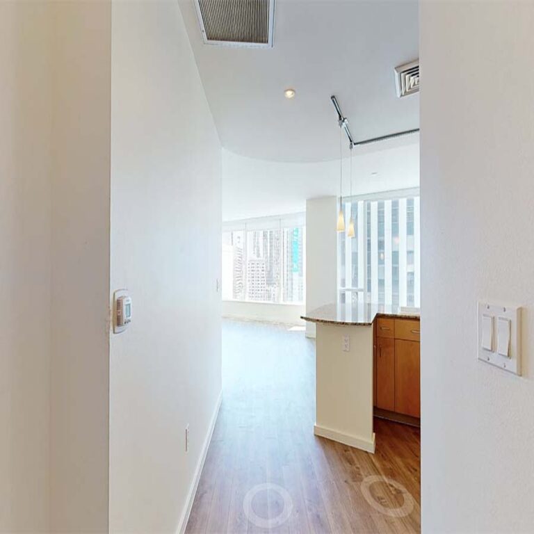 Virtual Tours of Our Phoenix Apartment Complex | 44 Monroe
