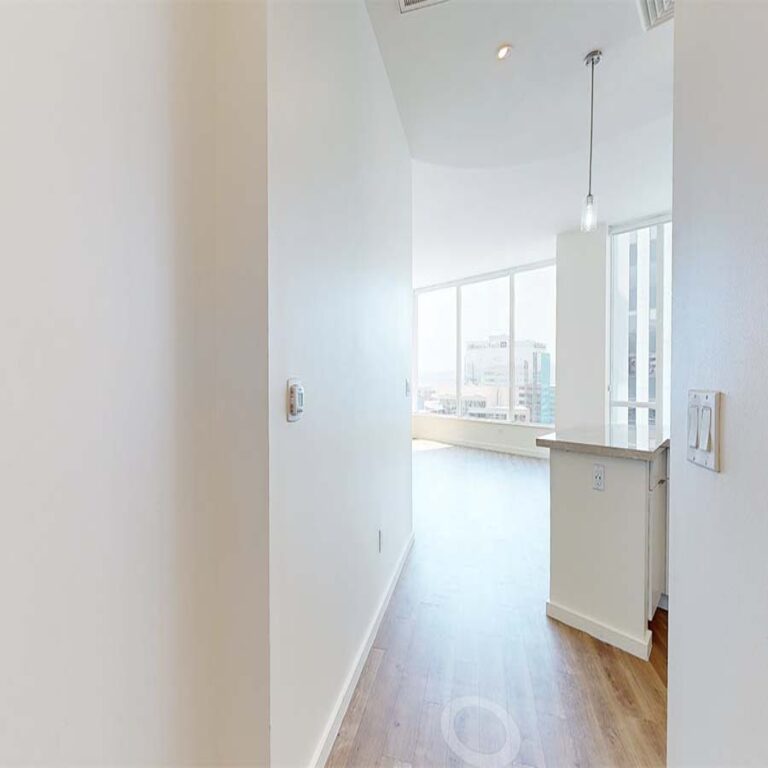 Virtual Tours of Our Phoenix Apartment Complex | 44 Monroe